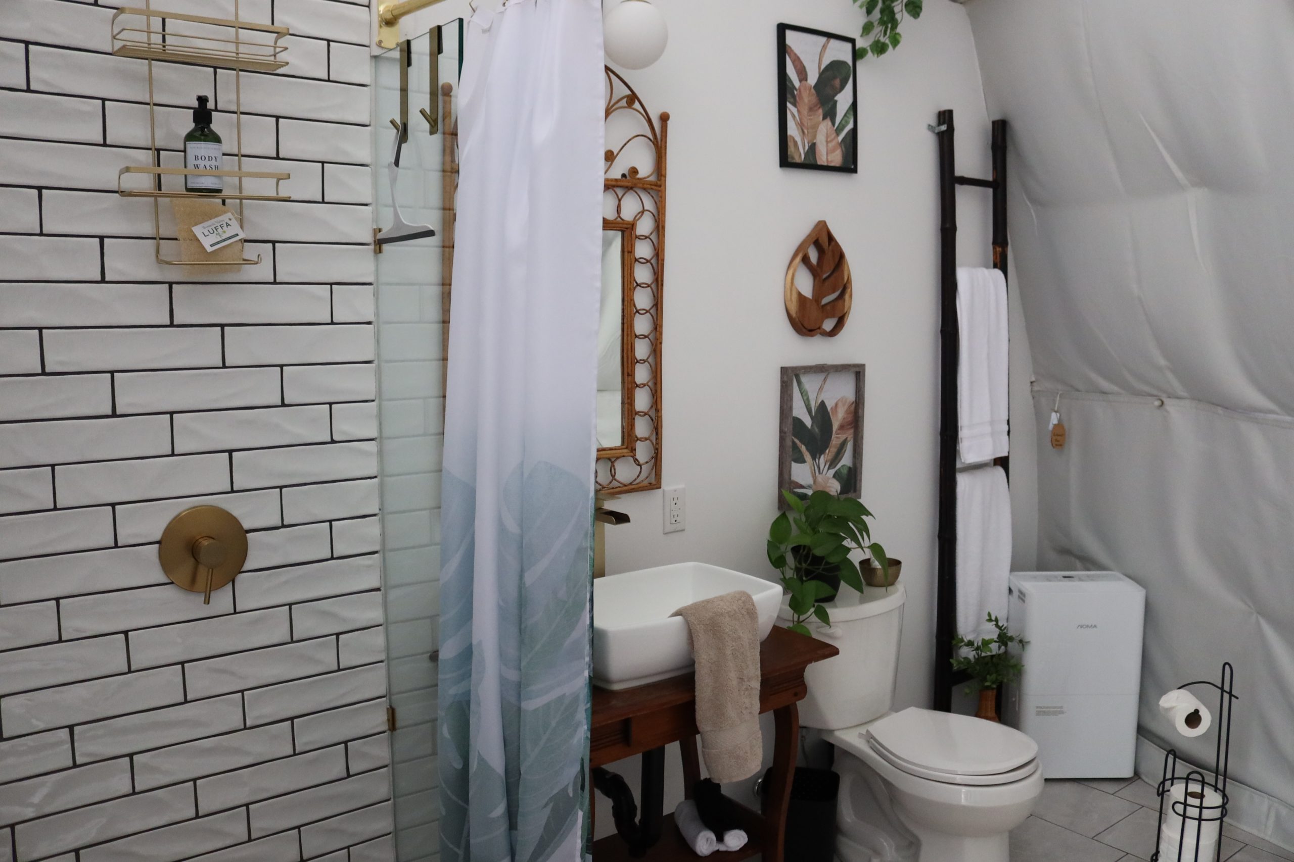 Bathroom Amenities from Luxury Stays | Dashboard Living